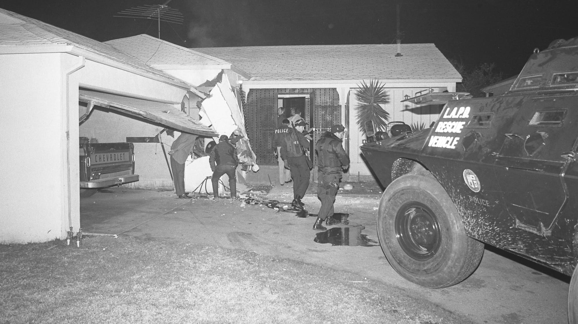 Why did LA28 hire an Army general as CEO?